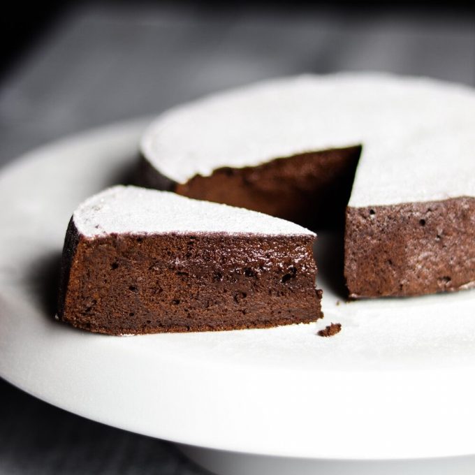 4 ingredient Gateau de Chocolate Recipe [Detailed Guide]